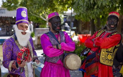 از حاجی فیروز و عمو نوروز چی میدونید؟ حقایقی در مورد افسانه های نوروزی