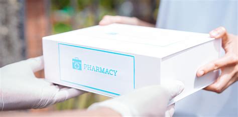 아시아 여성 환자는 약국 코비드 응급 처치 상자 자기 회복 건강 관리를 복용합니다 전자 상거래 가정 주문에 병원 온라인 클리닉 소매 Rx 약국에서 고객 배달 서비스 25