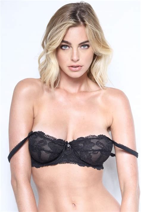 Elizabeth Turner Topless Thefappening