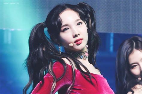 트와이스TWICE에 있는 핀 나연 유명인 사진