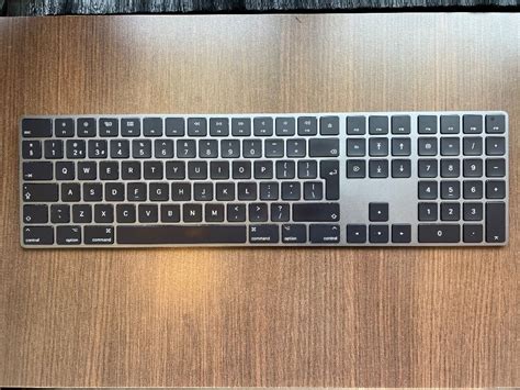 apple magic keyboard with numeric keypad a1843 space grey british english layout