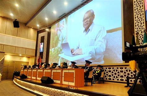 Rektor Muchlas Dikukuhkan Jadi Guru Besar Uad Ke 11 Foto Jadul Curi Perhatian Para Tamu