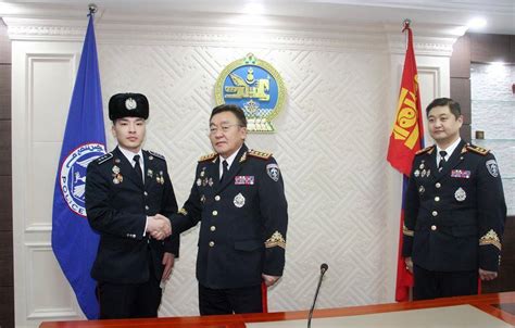 Г Ганбаярт ахлах дэслэгч цол хүртээлээ