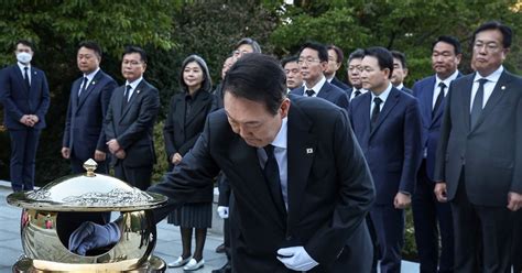 [속보] 尹대통령 동작동 국립현충원 박정희 묘소 참배