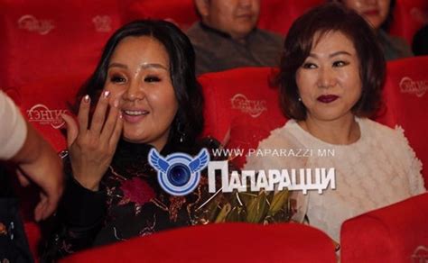 Шинэхэн гишүүнээ өлгийдөж аваад хөөрхөн мяраалсан Нарансолонго