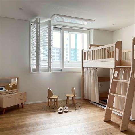 홈멍멍 최혜미 못살릴 줄 알았던 침대를 고쳤어요😆💪🏼💪🏼 남편 퇴근을 기다렸다 같이할 껄 그 새를 못참고 사부작거리다가 엄한 침대만 잡을 뻔 했네요ㅋㅋㅋ 그래도