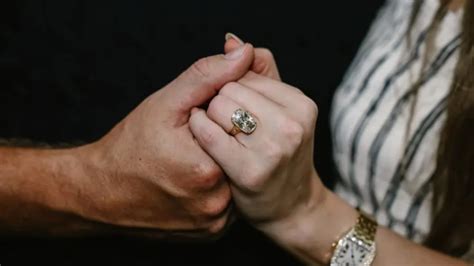 Taylor Swifts Engagement Ring What We Know Fox 5 Dc