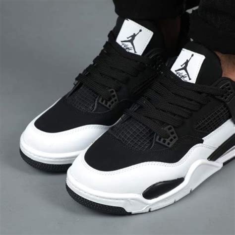 خرید و قیمت کتونی ایر جردن 4 مشکی سفید