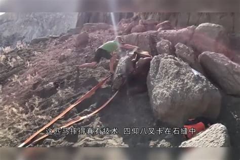 男子听见屋后出来一声巨响，走近一看，连忙叫来吊车巨响吊车男子