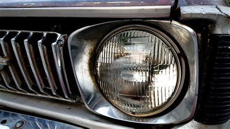 차고에서 오래 된 자동차의 전면 헤드라이트의 세부 사항 0명에 대한 스톡 사진 및 기타 이미지 0명 강철 골동품 Istock
