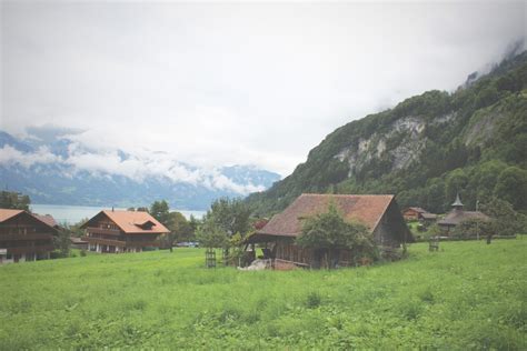 무료 이미지 경치 들 농장 목초지 언덕 골짜기 마을 목장 농업 고지 알프스 산맥 고원 호수 농촌 지역 지리적 특징 산악 지형 5184x3456