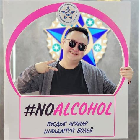 Gangbay хамтлагийн дуучин Гангаа тоглолтынхоо үеэр найз охиндоо гэрлэх