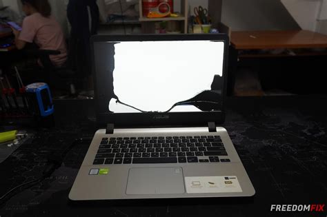 รับเปลี่ยนจอโน๊ตบุ๊ค Asus X407 X407u X407m X407uf จอแตก จอร้าว จอเสีย เป็นเส้น สีเพี้ยน ราคา ไม่แพง