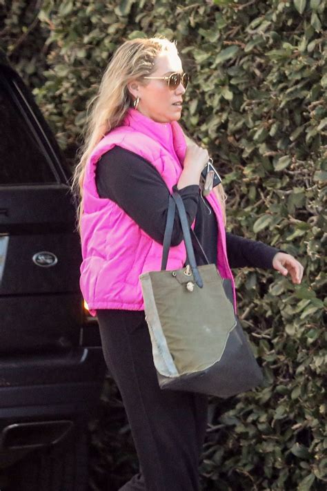 Elizabeth Berkley Out And About In Los Angeles 11 20 2023 Hawtcelebs