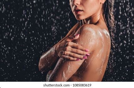 4 Hundred Cropped Image Sexy Woman Shower Royalty Free Images Stock