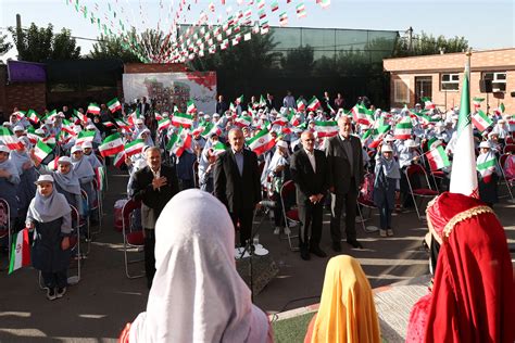 پزشکیان امروز روی تخته سیاه مدرسه دخترانه چه نوشت؟ تصاویر