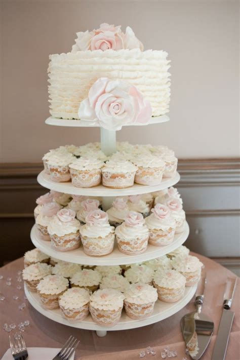 Chic Gâteau De Mariage Avec Des Cupcakes 02062020