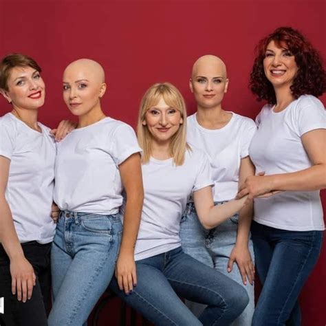 Zhana ქვემოთ სურათში ჩვენი გოგონებია ყველანი ონკო პაციენტები მარცხნიდან პირველი ნესტანი