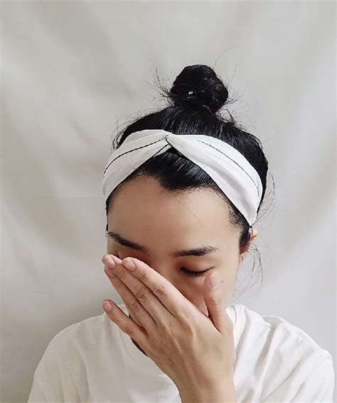 반다나 머리띠 넓은 꼬임 묶은 매듭 블랙앤화이트2색 빗살 제니 헤어밴드 에이블리