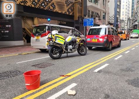 上環六旬翁過路捱的士撞 倒地受傷送院｜即時新聞｜港澳｜oncc東網