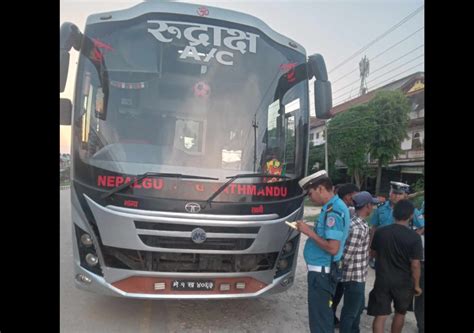 बढि भाडादर लिने रुद्राक्ष बसलाई बर्दिया ट्राफिक प्रहरीले कार्यवाही
