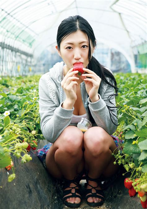 Mitsu Dans Feet
