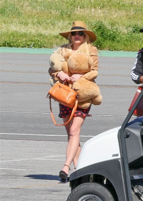 Britney Spears Leaves A Private Jet In Los Angeles 05062023 Hawtcelebs