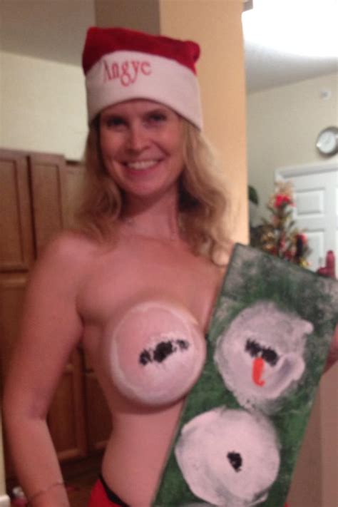 My Friend Paints With Her Boobs Her Take On A Snowman Imgur