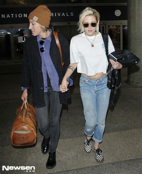 크리스틴 스튜어트 동성연인 손 잡고 La공항 등장 재결합[파파라치컷]