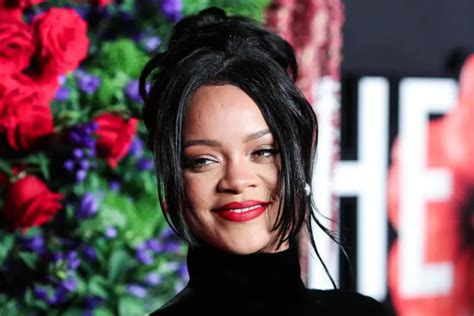 Rihanna Flaunts Sex Appeal In Fluff It Up Holiday Separates Allhiphop