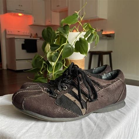 Adorable Little Brown Mudd Sneakers 🐒 Super Depop