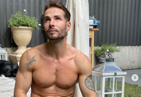 Cum Reuseste Randi Sa Se Mentina In Forma Artistul Ia Suplimente Pe Care Multi Le Considera