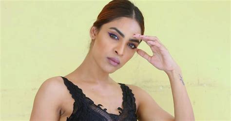 Beauty Galore Hd New Tollywood Hot Actress Nasreen Shaik At Naa Peru