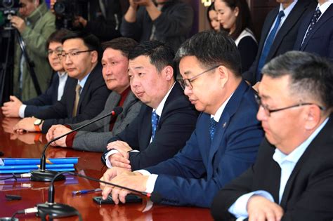 Ардчилсан нам “Бүтэн Монгол Бүрэн ардчилал” мөрийн хөтөлбөр боловсруулжээ