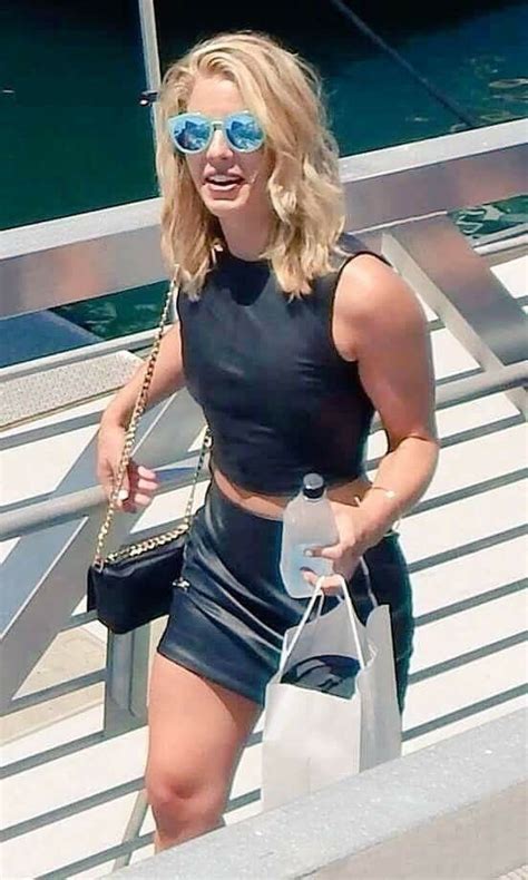Pin By Jp On Emily Bett Rickards Emily Bett Rickards Emily Rickards