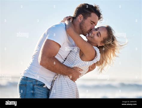 Amour Datation Et Couple Baiser La Plage Profiter Des Vacances D T Vacances Et Lune De