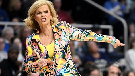 Lsus Kim Mulkey Shreds La Times Over Column Describing Players As