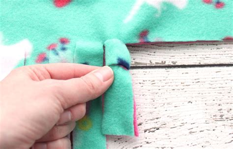 How To Make A Tie Blanket From Fleece Cutesy Crafts