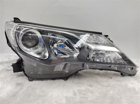 Toyota Rav4 Iv Xa40 2013 2015 Halogen Rhs Headlight Assembly