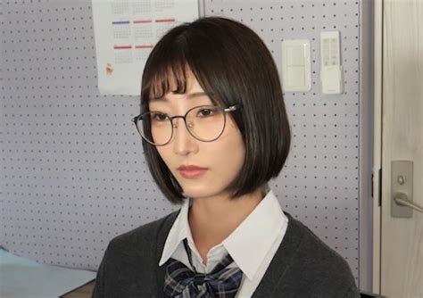 日本网红眼镜妹yunadoll和钢琴老师视频什么梗，樱花妹博主yunadoll 即时尚