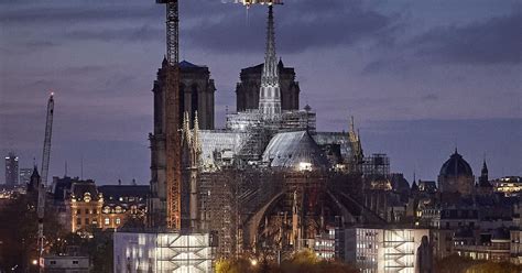 5년만에 부활한 프랑스의 상징 전 세계가 들썩 목수정의 바스티유 광장