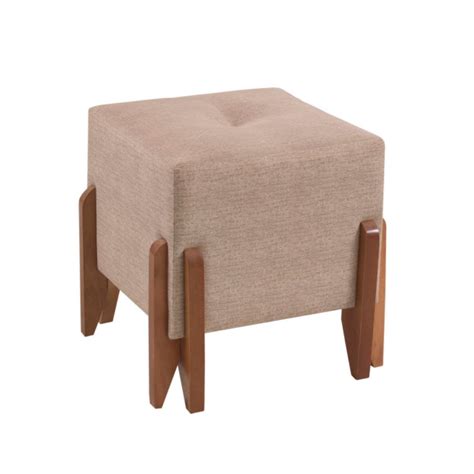Puff Caio Decorativo Com Linho Bege E Pés Em Madeira Vyle Móveis
