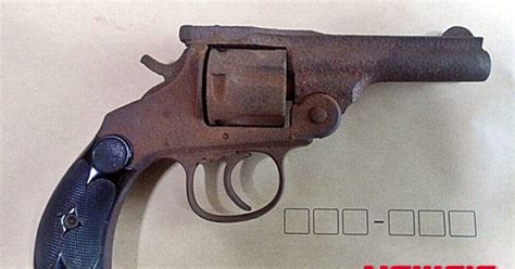 일제강점기 독립군 사용 추정 권총 발견 관심