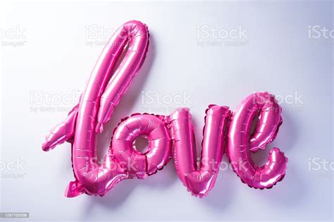 사랑이라는 단어의 모양의 분홍색 풍선 발렌타인 데이 사랑 개념 홀리데이 개념에 대한 스톡 사진 및 기타 이미지 개념 귀여운 금 금속 Istock