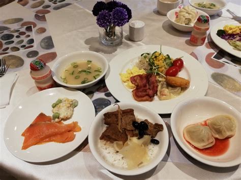 ホテルの朝食 ビュッフェ①・台湾 豪景大酒店 リバービューホテル台北 Thanks A Lot