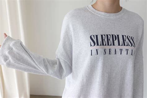 그레이시크 시애틀맨투맨 귀엽고 여성스러운 스타일의 데일리 맨투맨 여름까지 입기 좋은 얇은