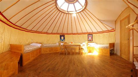 Чингис Хааны Морьт Хөшөө жуулчны бааз