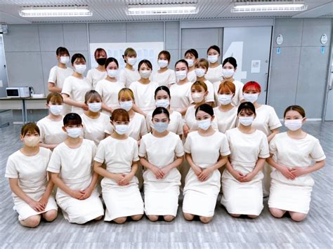 1年エステティシャンコースの様子☆｜トータルビューティ科ブログ｜神戸ベルェベル美容専門学校｜美容・ブライダル・メイク・エステ・ネイル専門学校なら「面白く」学べるベルェベル