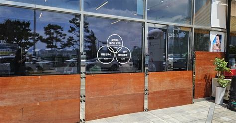 태풍 카눈에 부산 해수욕장·상가 초긴장…시설물 철거하고 합판 덧대고