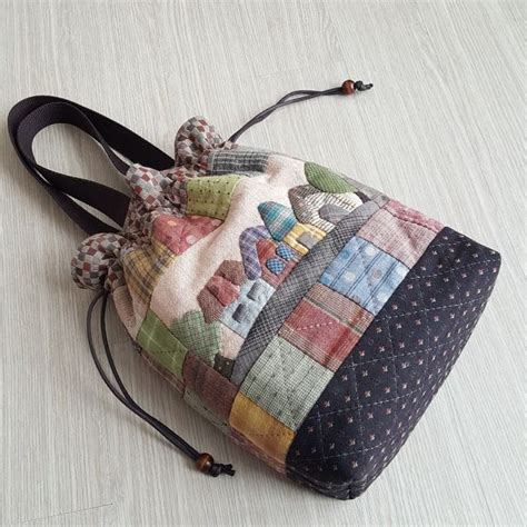 꼼지락 On Instagram 하우스 풍경 조리개 가방 2년 전 시작은 토트였지만 마무리는 조리개로~😅😅😅~ 조리개가방 버킷백 스트링백 아즈미노